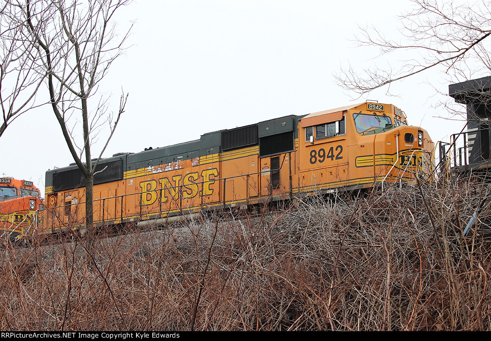 BNSF SD70MAC #8942 on 64D